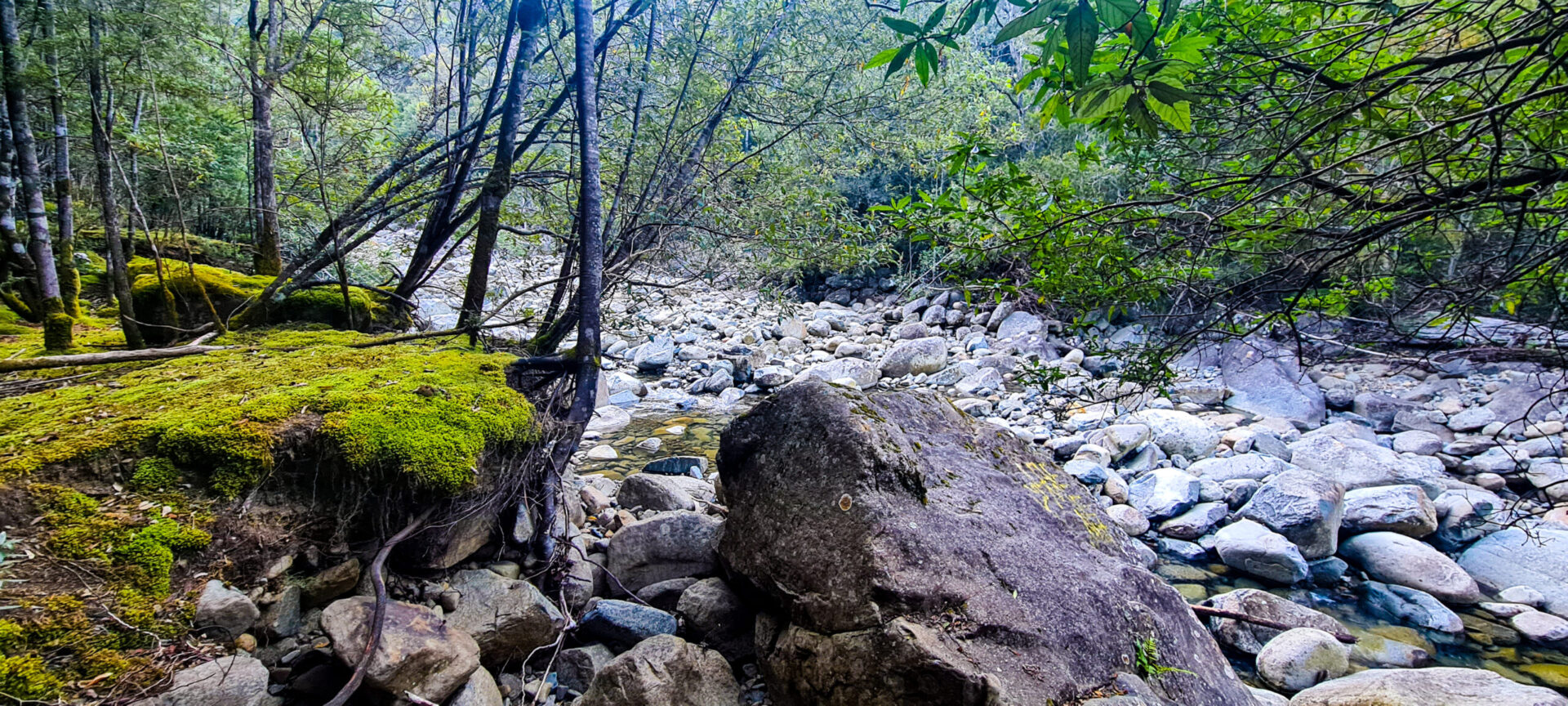 Hiking The Beautiful Cathedral Rock – The Caravan Of Courage